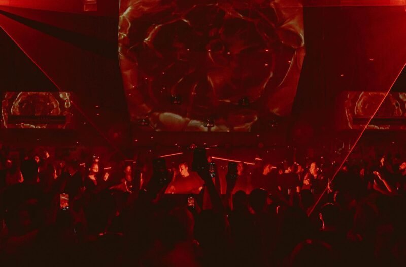 Reserva tu mesa para Looloo Studio