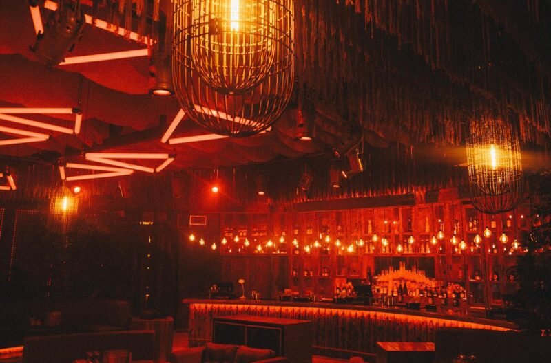 Reserva tu mesa para Looloo Studio