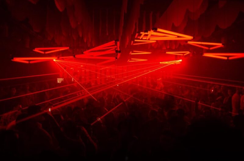 Reserva tu mesa para Looloo Studio