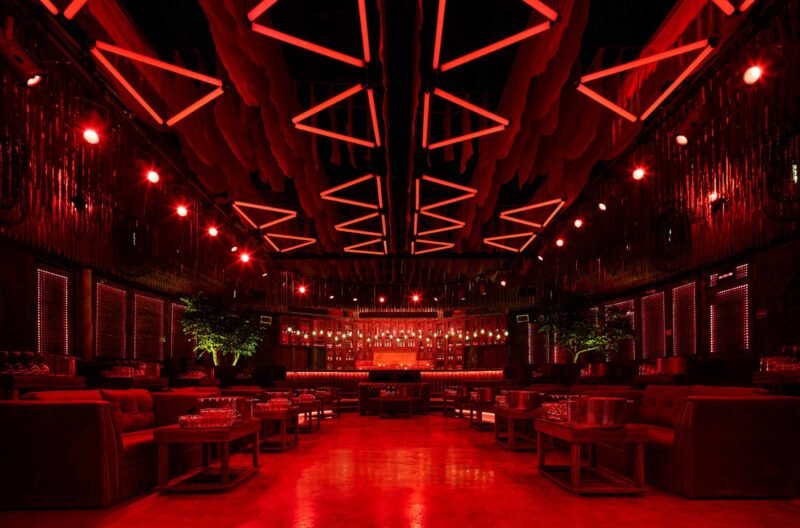 Reserva tu mesa para Looloo Studio