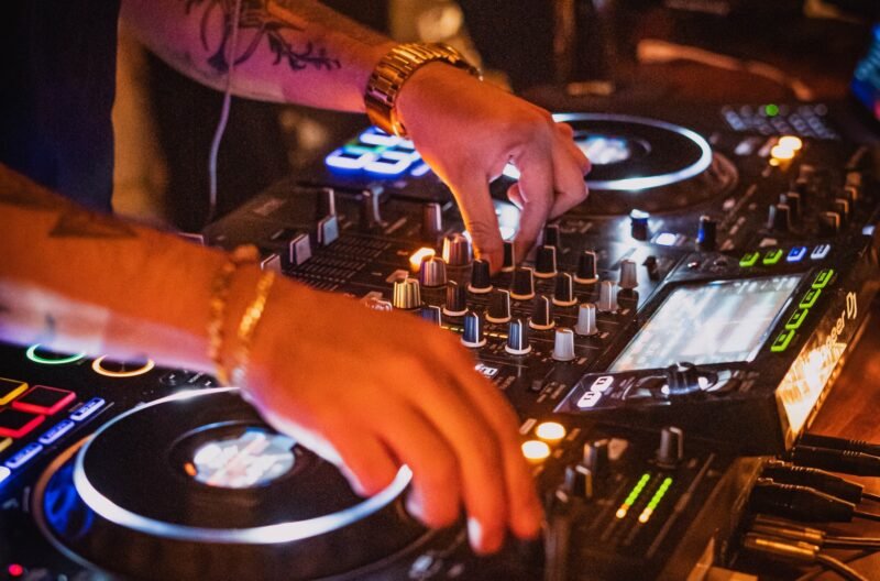 VENUES | Explora, descubre y reserva en increíbles experiencias.