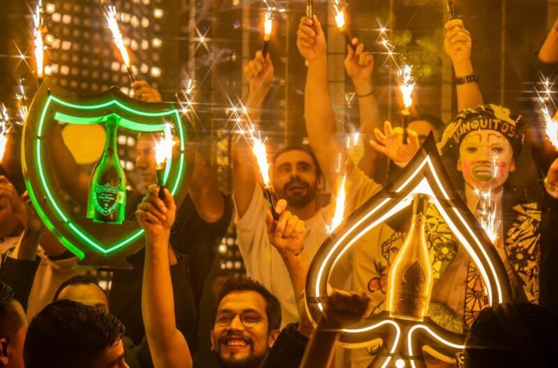 VENUES | Explora, descubre y reserva en increíbles experiencias.