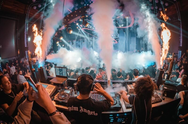 VENUES | Explora, descubre y reserva en increíbles experiencias.