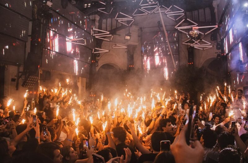 VENUES | Explora, descubre y reserva en increíbles experiencias.