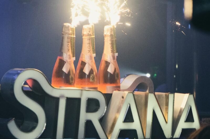 VENUES | Explora, descubre y reserva en increíbles experiencias.