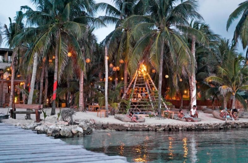 Tours a Isla Mujeres: Tour en Catamarán + Snorkel + Barra Libre + Buffet