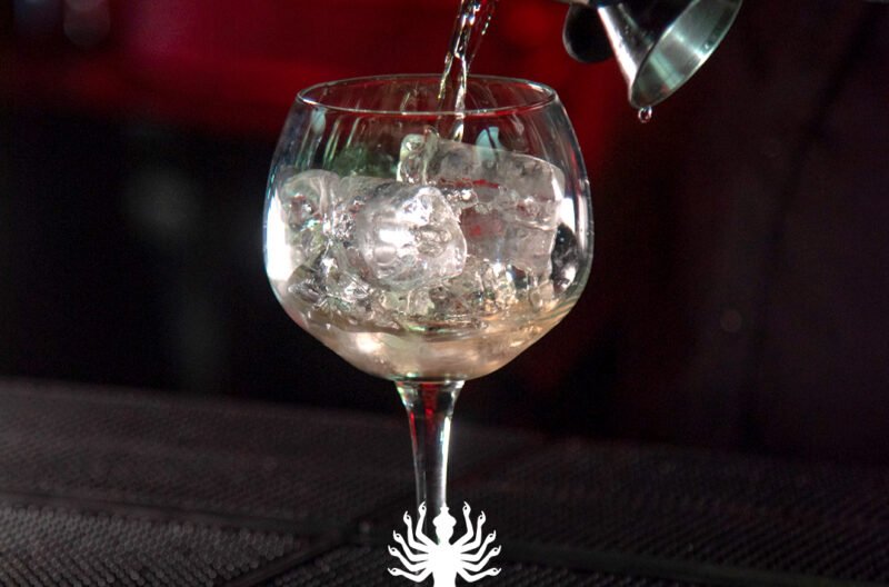 Reserva tu mesa para Looloo Studio