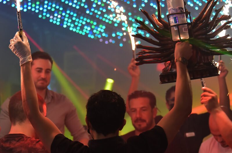 Reserva tu mesa para Looloo Studio