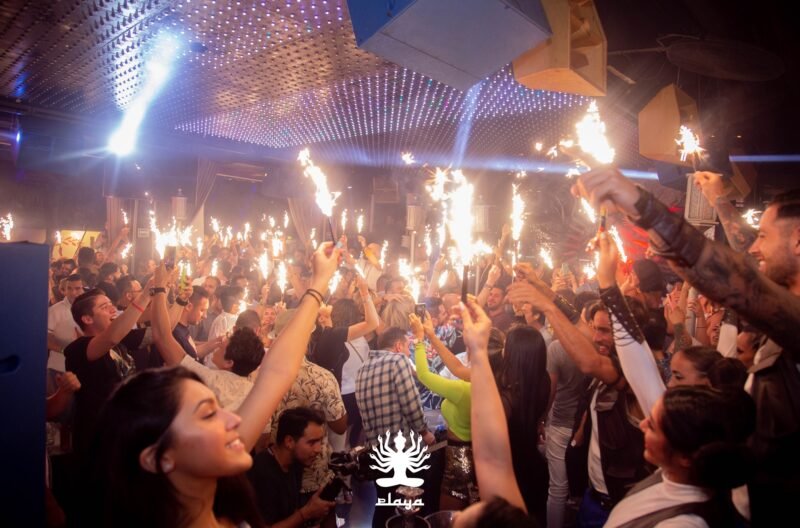 Reserva tu mesa para Looloo Studio