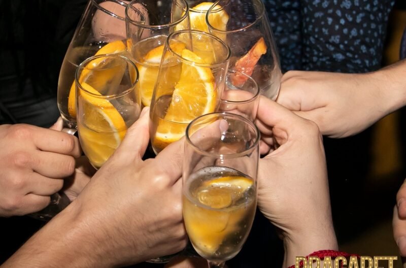 Reserva tu mesa para Looloo Studio