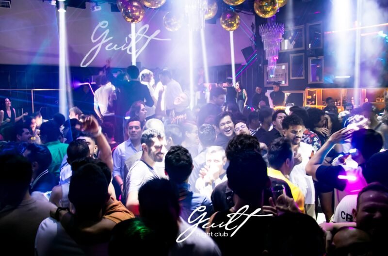 Reserva tu mesa para Looloo Studio