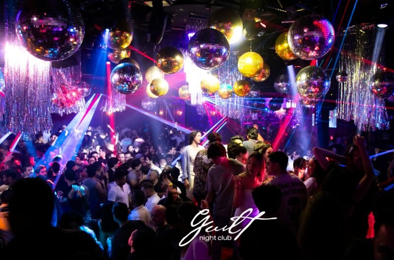 Reserva tu mesa para Looloo Studio