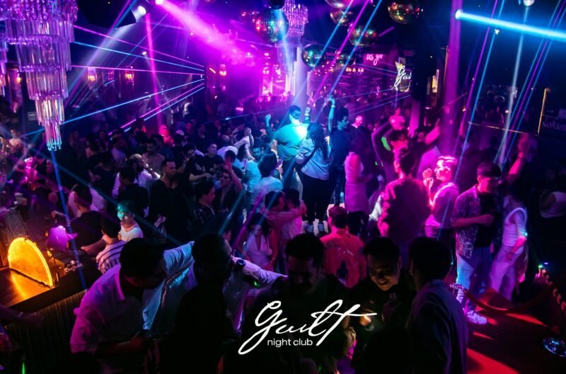 Reserva tu mesa para Looloo Studio