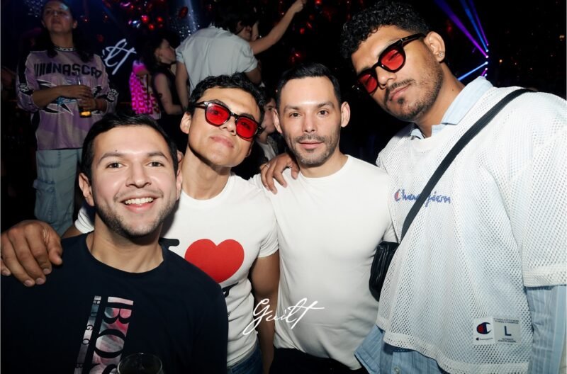 Reserva tu mesa para Looloo Studio