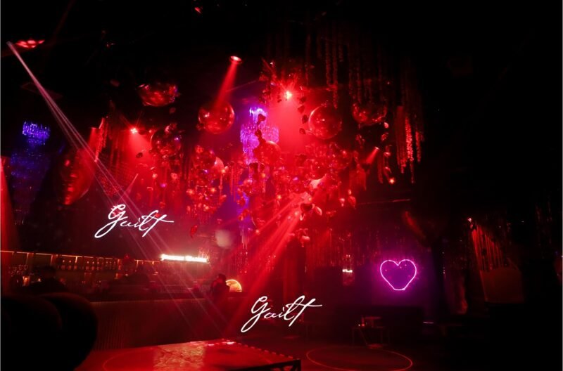 Reserva tu mesa para Looloo Studio