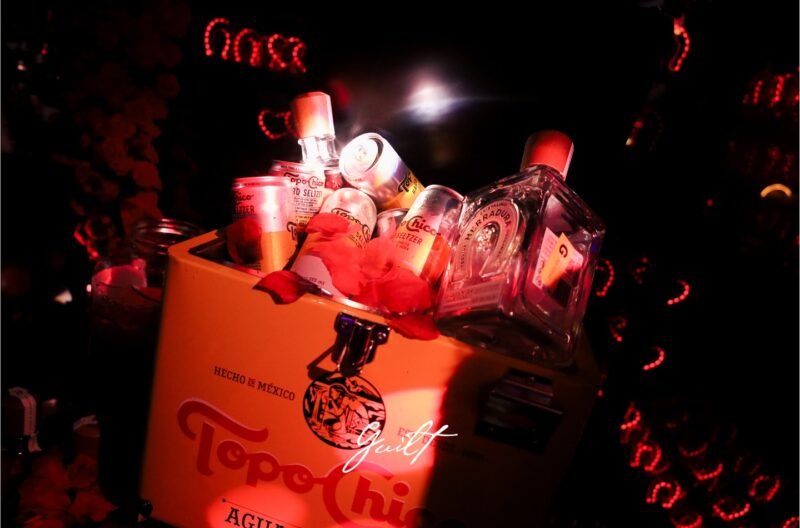 Reserva tu mesa para Looloo Studio